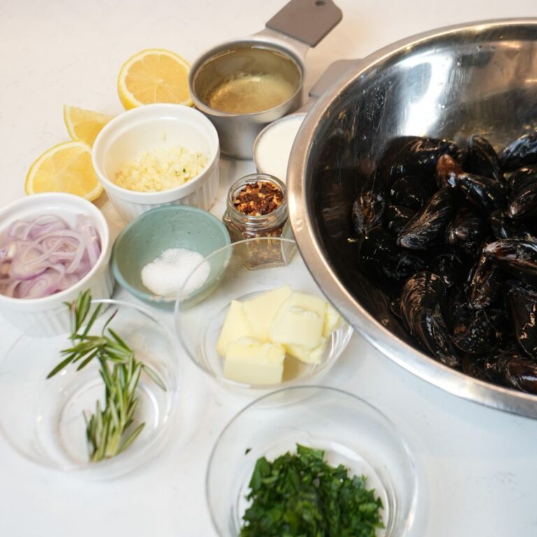 Mussels in White Wine Sauce - There's Food at Home