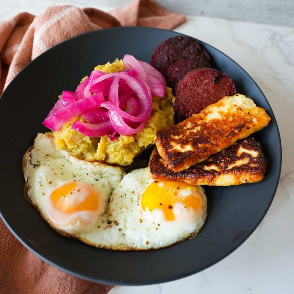 Dominican Breakfast Mangú Con Los Tres Golpes There S Food At Home